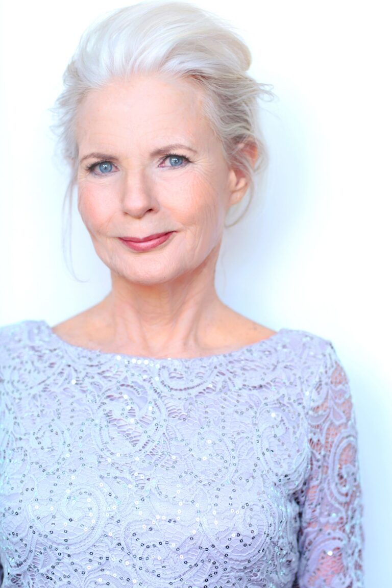 EXCLUSIVE: GET TO KNOW AMERICAN ACTRESS SARAH CARSON! | Celebz Treasure